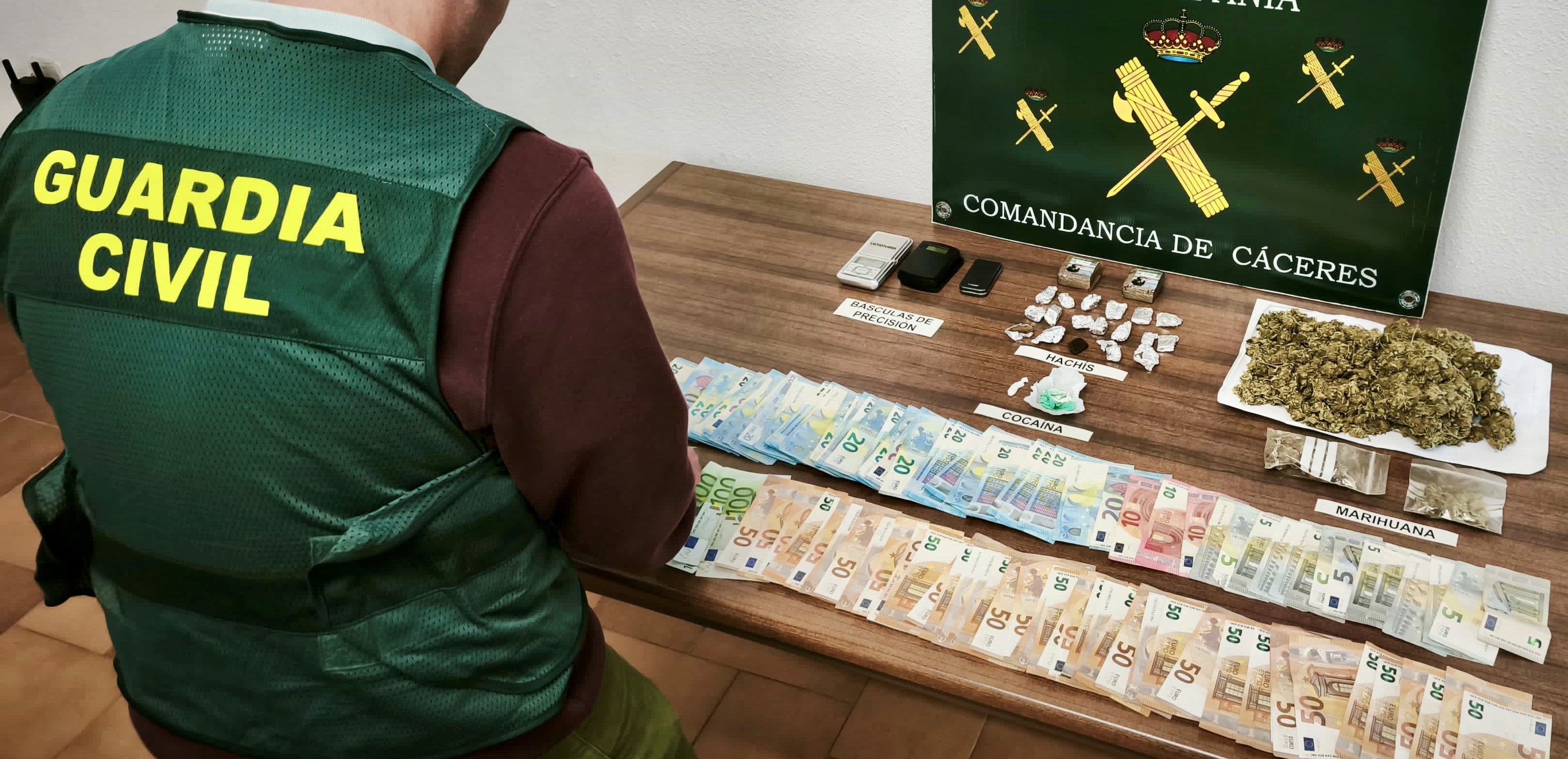 Desmantelado un punto de venta de drogas en Alcántara tras una investigación de casi un año ...